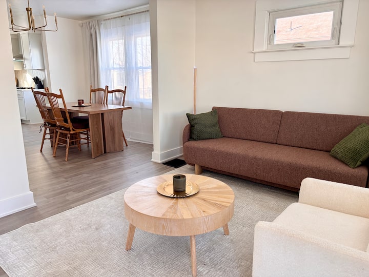 Cozy 2br Irvington Retreat W/ Full Kitchen - Indianapolis, IN