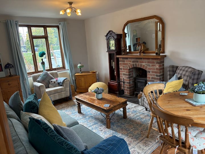 Charming And Cosy Country Cottage - Bedford