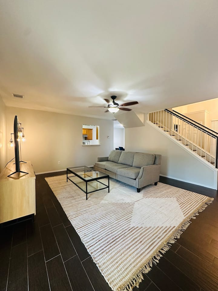 Modern. Clean. Close To Everything! - Pflugerville, TX