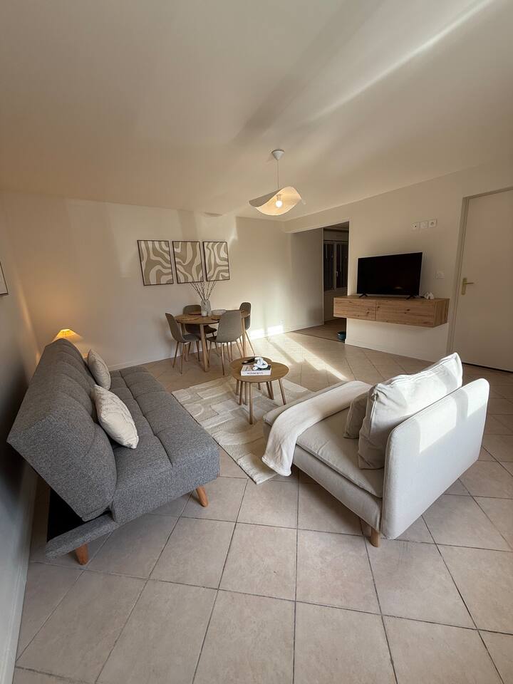 Chez Lili, Petite Maison Avec Cour Privative - Vierzon