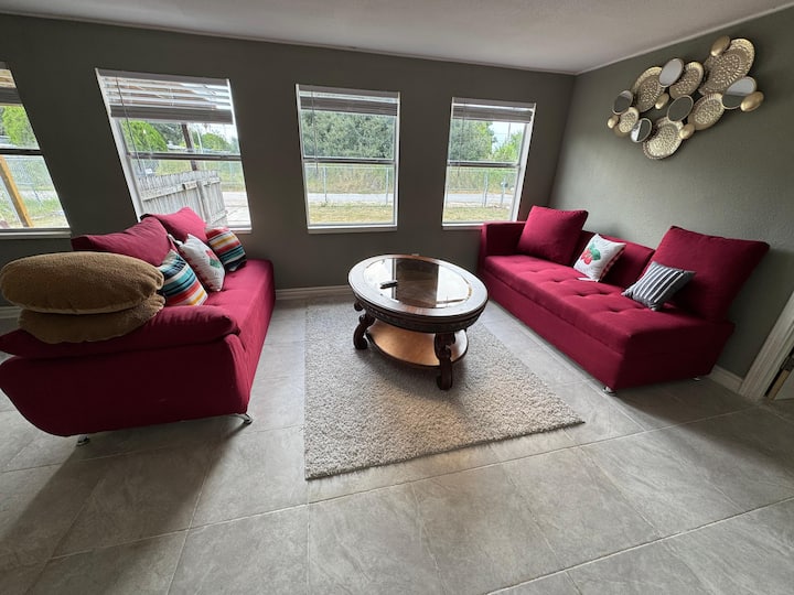 Comfortable Home With Laundry Access, La Feria Tx - Santa Maria, TX
