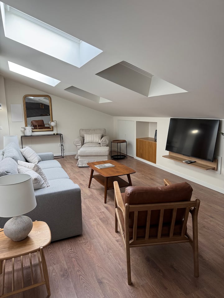 Libro V. Acogedor Apartamento Abuhardillado - Alcala de Henares