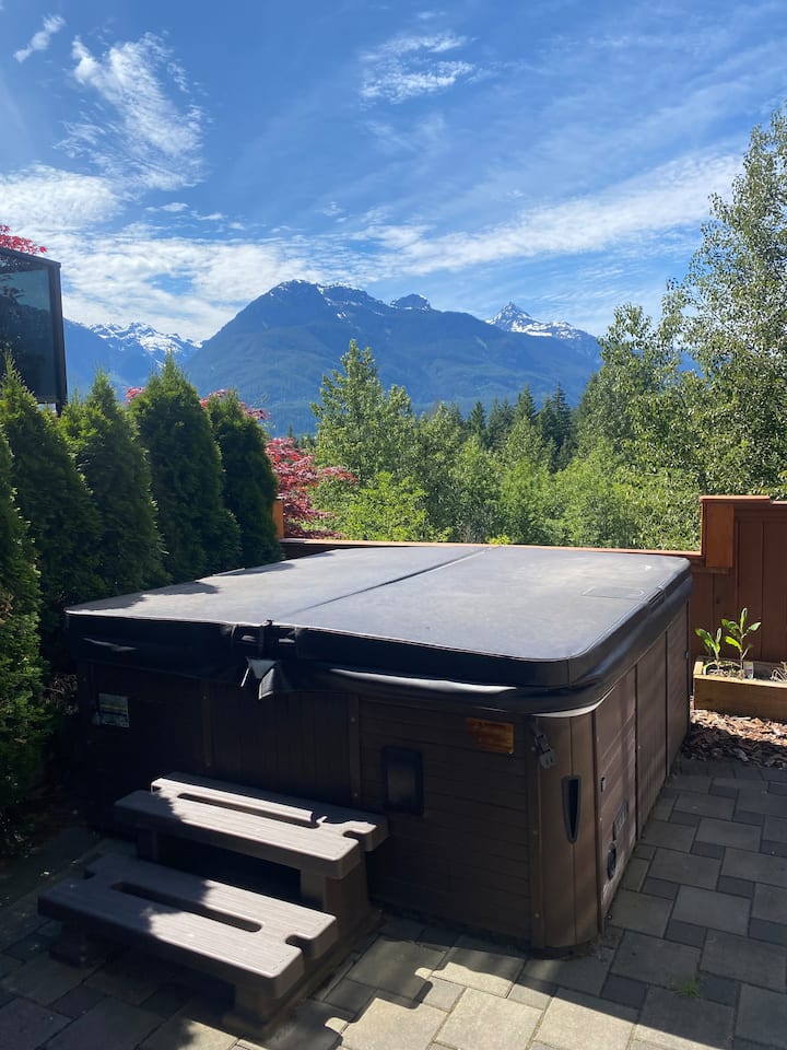 Spacious Home With Hot Tub & Panoramic Views - Squamish