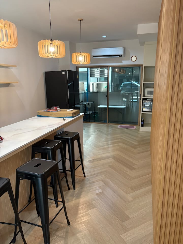 Conveniently Located & Comfortable Home In Bkk - Bangkok