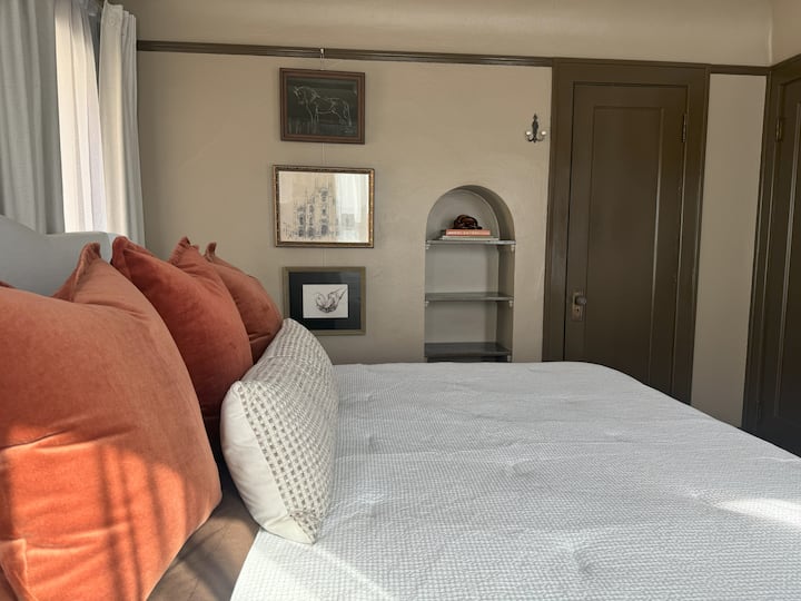 2br Rooted In Character, Refreshed For Today - Wauwatosa, WI