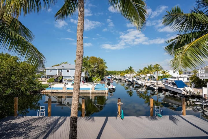 Waterfront Studio | Canal View | Outdoor Bar Area - Key Largo