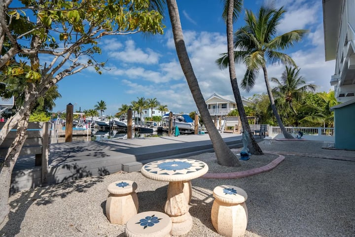 Waterfront Studio | Canal View | Outdoor Bar Area - Key Largo, FL
