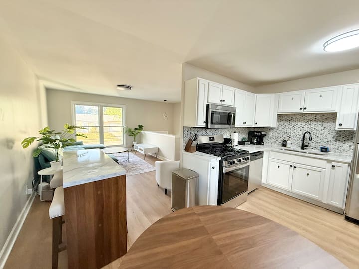 Hope 4 Br, 2ba Fully Fenced - Bolingbrook, IL