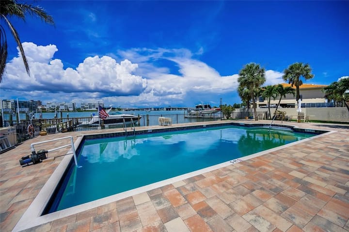 1br Condo + Boat Slip + Walk To Beach & Dining - St. Pete Beach, FL