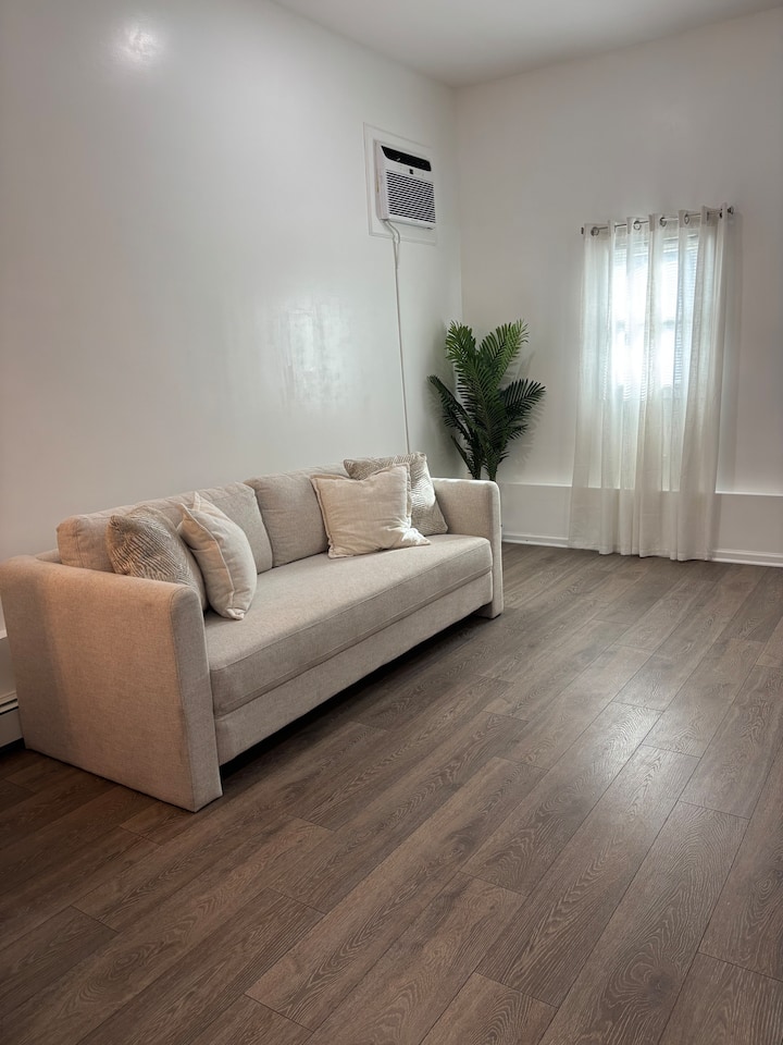 Beautiful Guest Apartment - Westbury, NY