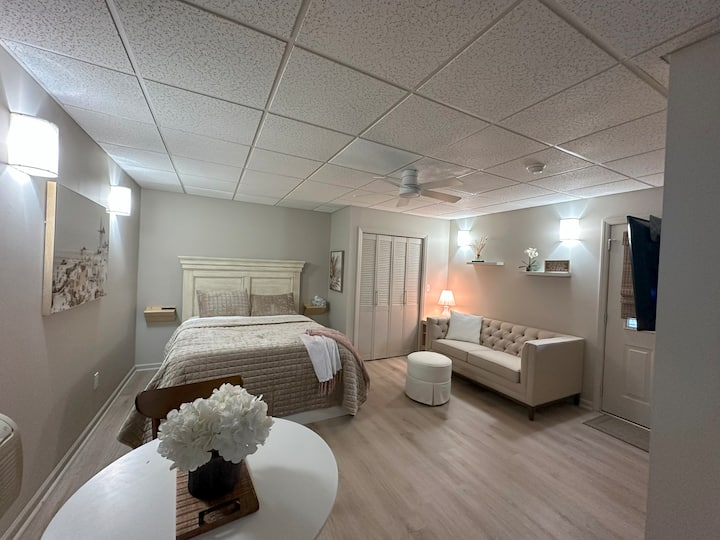 Cozy Studio Retreat W/ Pool Near Charlotte Airport - Gastonia, NC