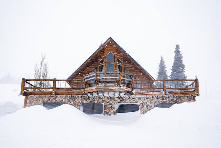 Amazing Remote Lodge In Sled/skier Paradise! Home - Cooke City-Silver Gate, MT