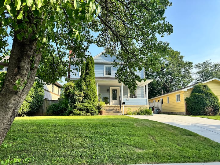 Conveniently Located In A Lovely Cozy Neighborhood - Rockville, MD