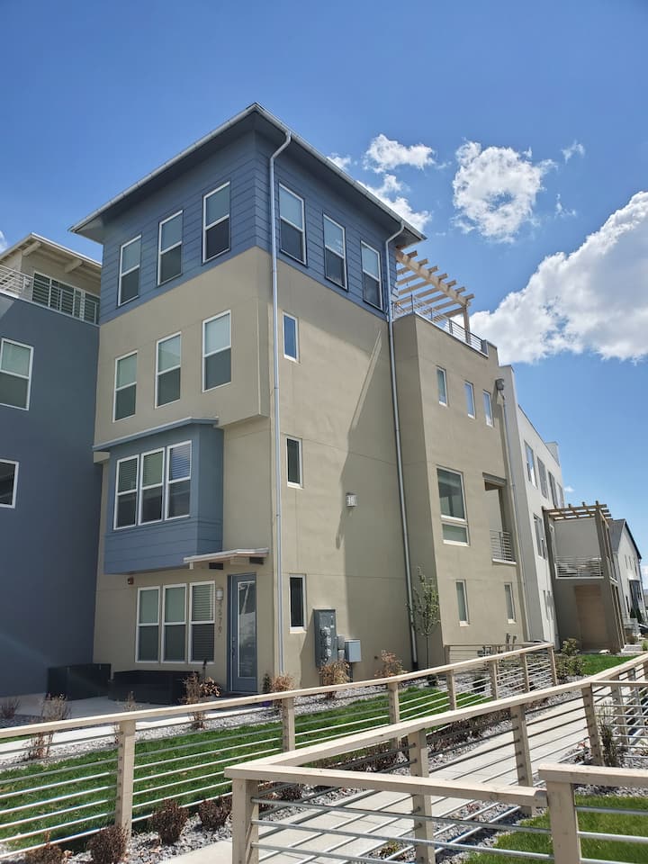 Sky Terrace Townhome! 30 Day Minimum Stay - South Jordan, UT