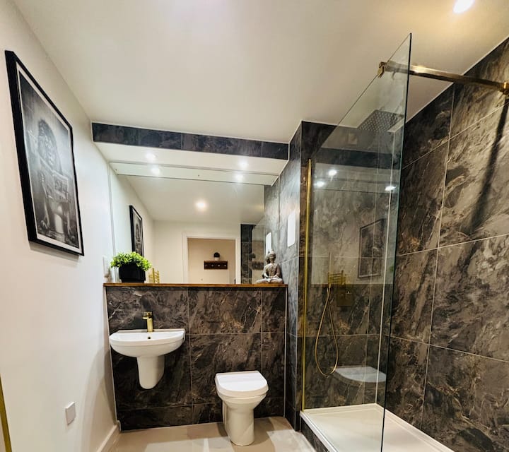 City Centre Garden Flat With Secure Parking - Bristol
