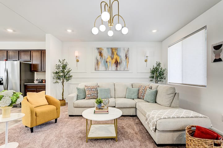 Beautiful 5br7beds Villa •Near Strip •Foosball Fun - Las Vegas, NV