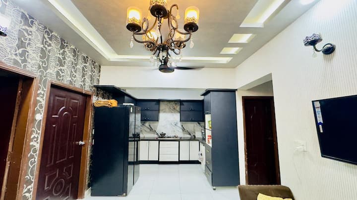 Luxury 2br Near Icon 36 | City View | Fast Wifi - Karachi