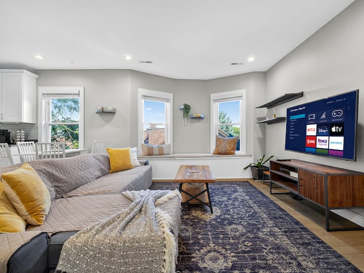 New! Lux 3br W/ 400 Mbps Wifi | Roku Tv & Games! - Boston, MA