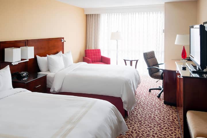 Cleveland Airport Hotel - Cleveland, OH