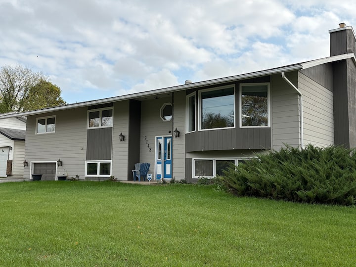 The Lion's Den - Brandon, MB