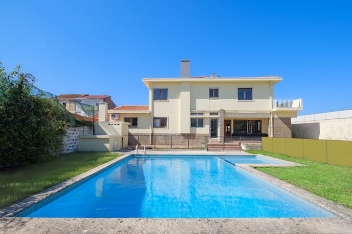 Villa 7br/7ba W/pool & Backyard Prime Location! - Porto