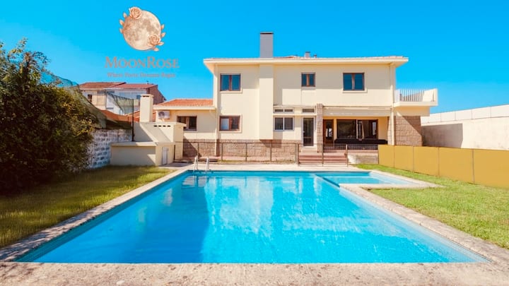 Spacious 7br/7ba W/pool & Backyard Prime Location! - Oporto