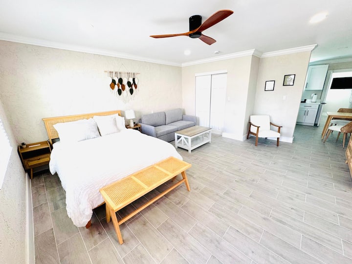 1 Minute To Beach, For 6, Free Parking, Beach Gear - Fort Myers Beach, FL