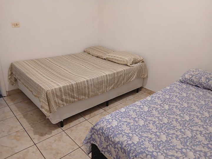 Casa Espaçosa Com Quintal E óTima Localização. - Mogi Guaçu