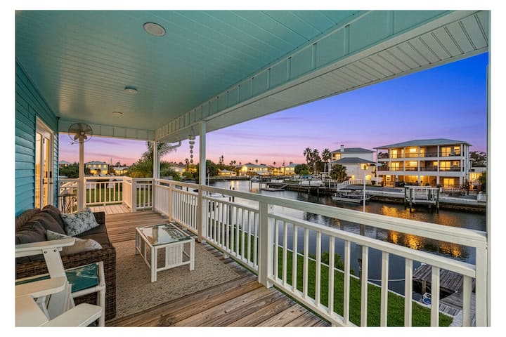 Waterfront 3br Retreat W/ Hot Tub & Private Dock - Weeki Wachee, FL