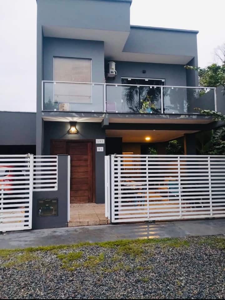 Esta Casa Oferece Uma Singela Decoração. - Barra Velha
