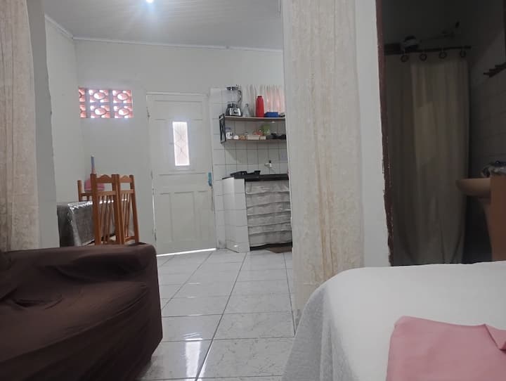 Quarto E Cozinha No Centro - Bertioga