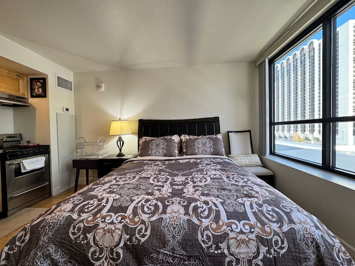Cozy Reno Studio • Central Downtown Location - Reno, NV