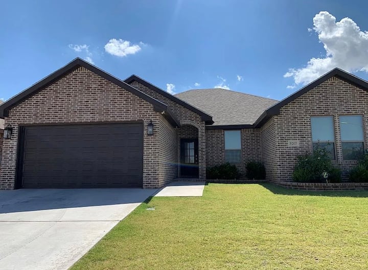 North Midland Home Near Hogan Park - Midland, TX
