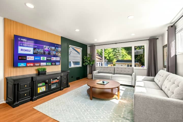 New~huge Fenced Yard~game Room~updated O'hare Home - Elmhurst, IL