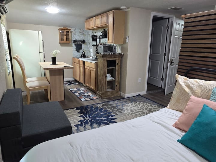 Bright Studio Apartment With Parking. - University of Florida, Gainesville