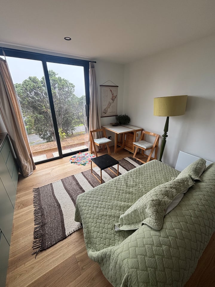 Oneroa Studio With Super Close Beach Access - Waiheke Island