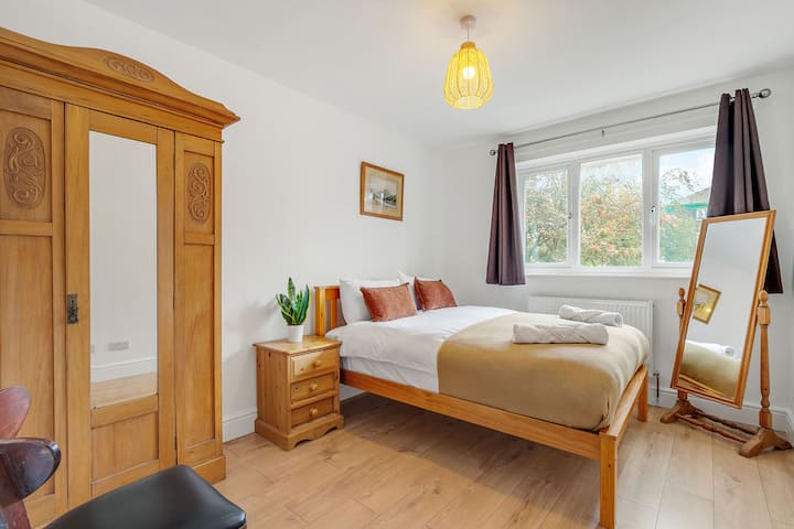 Newly Decorated 3 Bedroom Property - Ilford