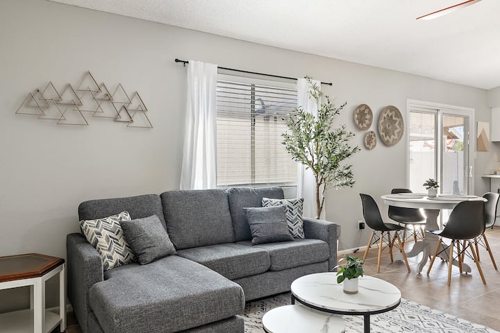 Charming 2br/2ba Minutes To Downtown Chandler! - Chandler, AZ