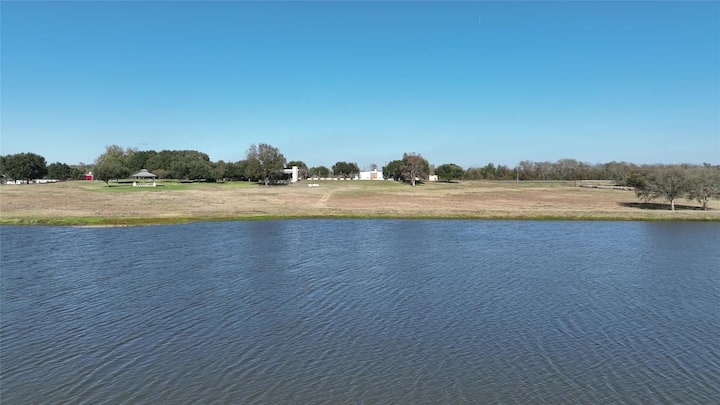 Gathering House Near Round Top | Easy Access - San Felipe, TX