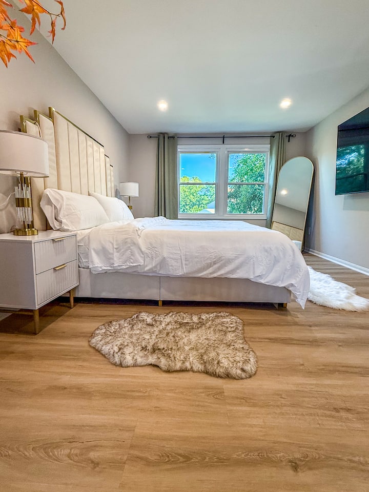 Warm And Luxurious Master Bedroom And Bathroom - Herndon, VA