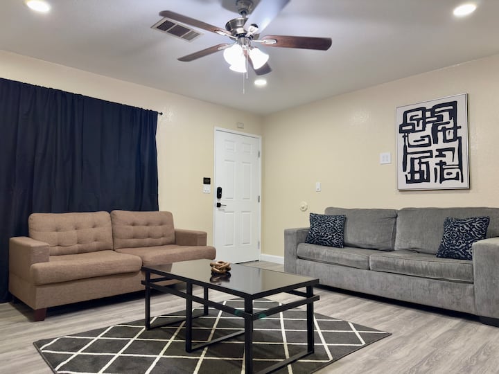 3br/2ba Home | 2 King Beds | Modern Bathrooms - Hanford, CA