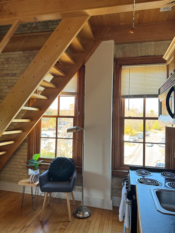 Cozy State Hospital Grounds Loft - Traverse City, MI