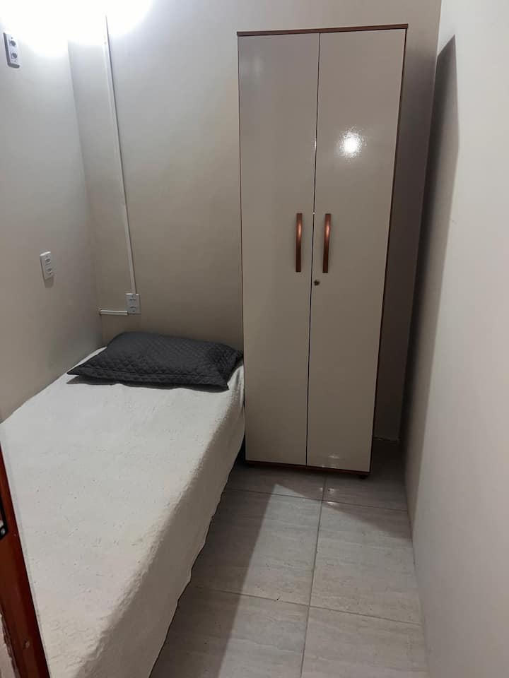 Micro Quarto No  Centro De Volta  Redonda - Volta Redonda