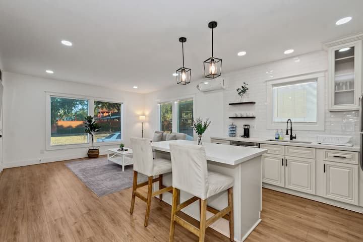 Modern Eado Apartment Near Downtown - Houston, TX