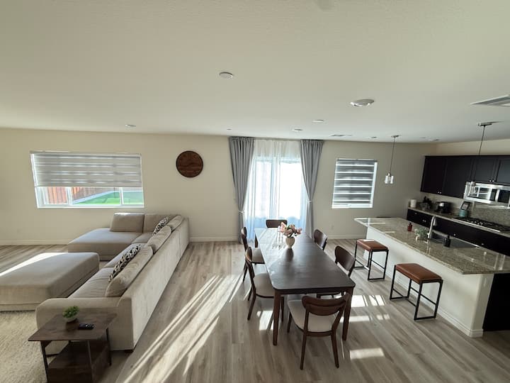 Gorgeous Home In Heritage Lake Community - Menifee, CA