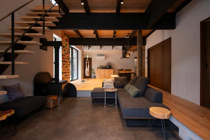 奈良の里山で、薪ストーブを囲む贅沢な庭付き古民家一棟貸し - 奈良県