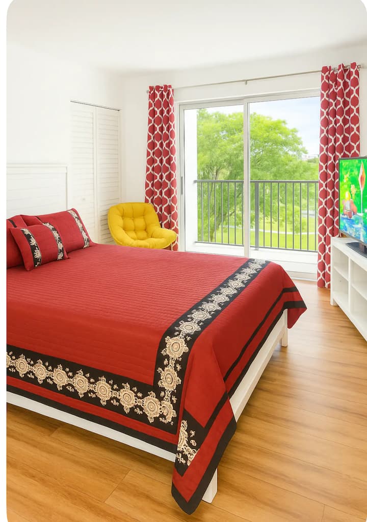 Bright + Cozy Townhome · Near Downtown & Beaches - Fort Myers, FL