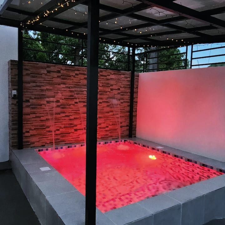 Casa Avia: Cozy Guesthouse W/ Mini Pool - Cavite