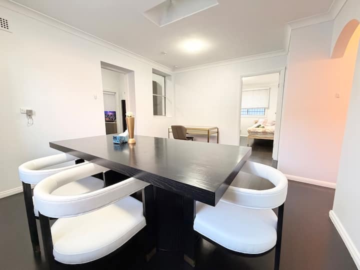 Homey 4 Bedroom House Near Sydney Olympic Park - Auburn