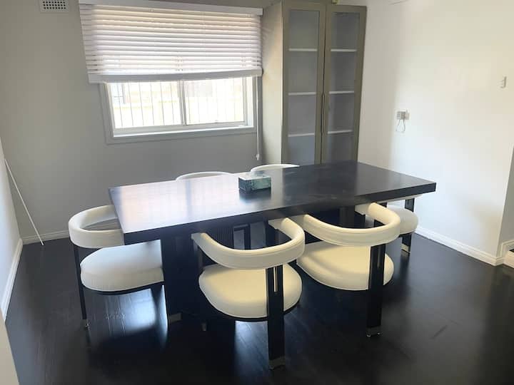 Homey 4 Bedroom House With Ease Of Convenience - Parramatta
